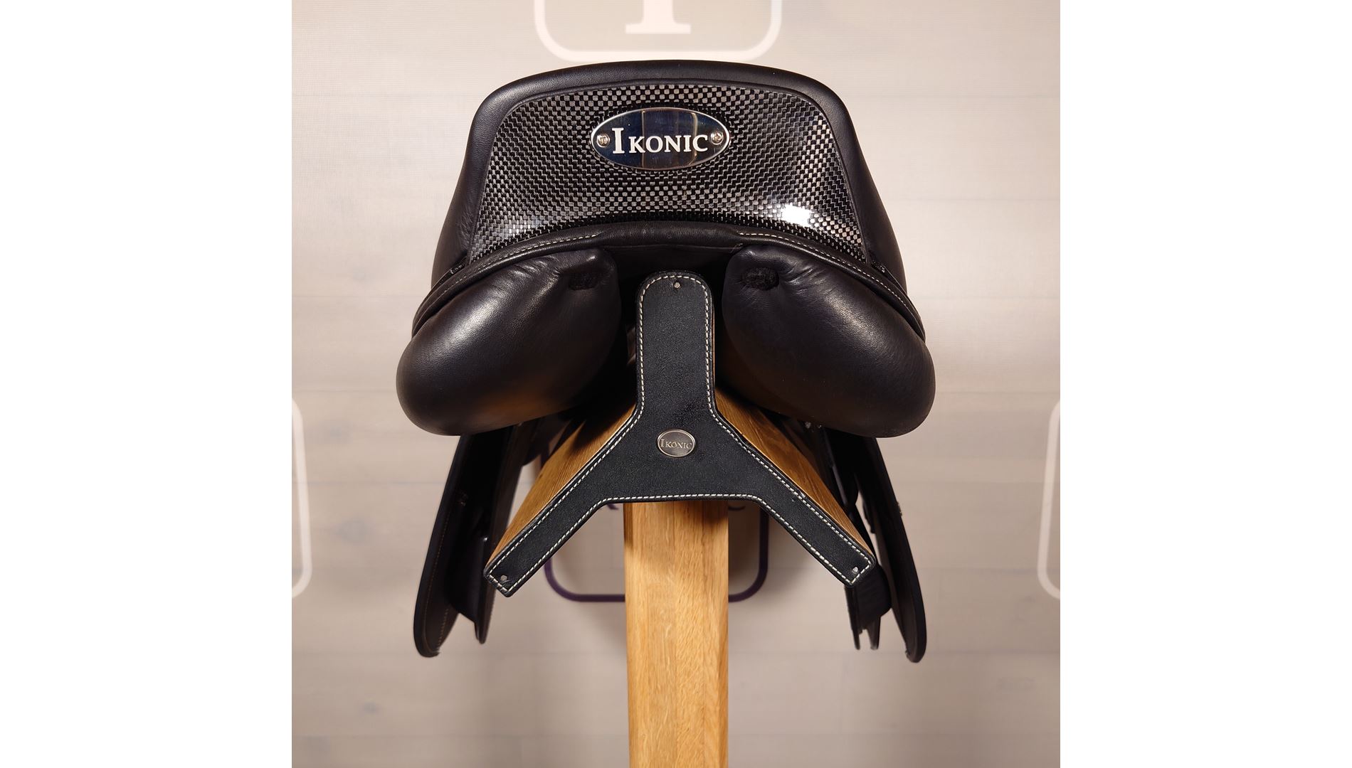 Jumping saddle (end of line) | Ikonic Saddlery - Second hand saddles